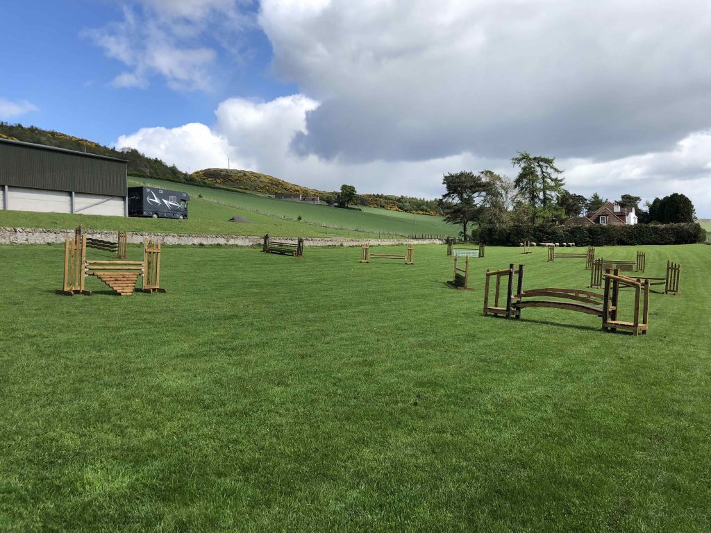 Working Hunter Jumps on Grass | Lindores Cross Country